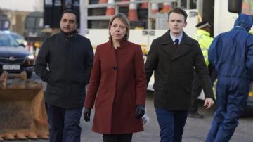 DCI Cassie Stuart (played by Nicola Walker) outfits on Unforgotten