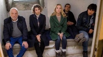 Découvrez la garde-robe de Emma Leroy (Stéphanie Crayencour) dans Les ...