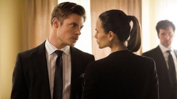 Découvrez la garde-robe de John Ross Ewing (Josh Henderson) dans Dallas