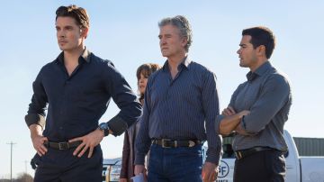 Echa un vistazo al guardarropa de Christopher Ewing (interpretado por ...