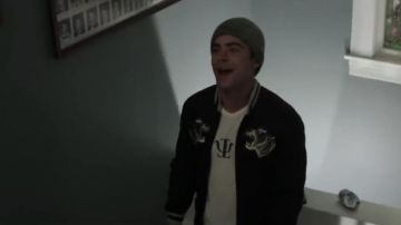 Teddy Sanders (played by Zac Efron) outfits on Neighbors