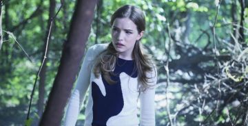 Emma Duval (played by Willa Fitzgerald) outfits on Scream: The TV Series