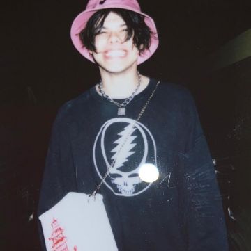 Instagram yungblud: Clothes, Outfits, Brands, Style and Looks | Spotern
