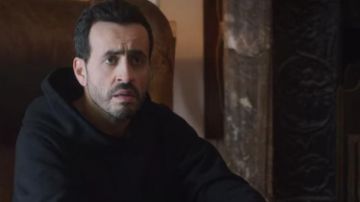 Le blouson vert de Joseph Hazan (Jonathan Cohen) dans Family Business ...