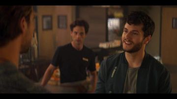 Découvrez la garde-robe de (James Scully) dans You