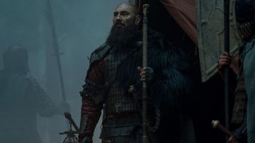 Edo Voss (played by Dave Bautista) outfits on See