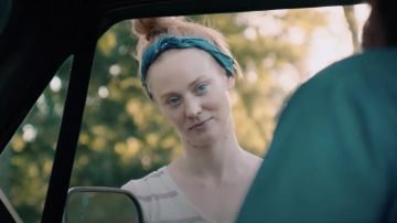 Découvrez la garde-robe de Jeanie Walker (Deborah Ann Woll) dans Ida Red