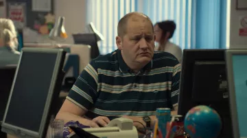 Lenny (played by Tony Way) outfits on After Life