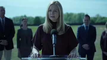 Wendy Byrde (played by Laura Linney) outfits on Ozark