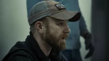 Mike (played by Ben Foster) outfits on The Contractor