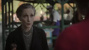 Avis DeVoto (played by Bebe Neuwirth) outfits on Julia