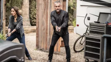 David 'Deacon' Kay (played by Jay Harrington) outfits on S.W.A.T.