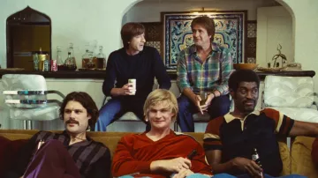 Echa un vistazo al guardarropa de Paul Westhead (interpretado por Jason ...