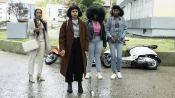 Van (played by Zazie Beetz) outfits on Atlanta