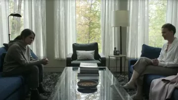 Rose Cotter (played by Sosie Bacon) outfits on Smile