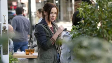 Detective Grace Muncy (played by Molly Burnett) outfits on Law & Order ...