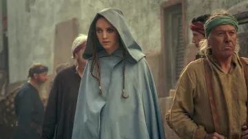 Merwyn (played by Mirren Mack) outfits on The Witcher: Blood Origin