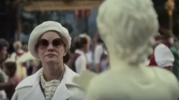 Chava Apfelbaum (played by Jennifer Jason Leigh) outfits on Hunters