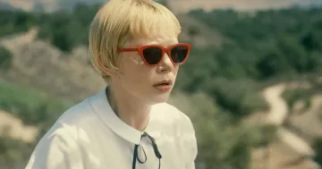 Mitzi Fabelman (played by Michelle Williams) outfits on The Fabelmans