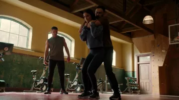 Echa un vistazo al guardarropa de Special Agent Fatima Namazi ...