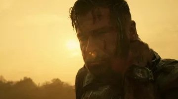 Tyler Rake (played by Chris Hemsworth) outfits on Extraction 2