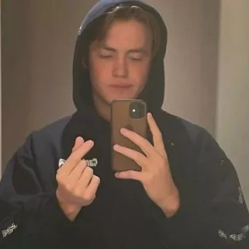 Instagram kit.connor: Clothes, Outfits, Brands, Style and Looks | Spotern