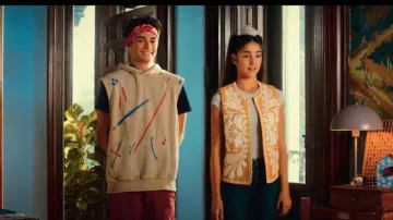 Ayla and The Mirrors: Clothes, Outfits, Brands, Style and Looks | Spotern