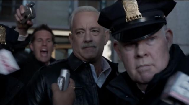 Black leather jacket from Tom Hanks in Sully | Spotern