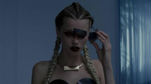 Le collier de Jesse (Elle Fanning) dans The Neon Demon | Spotern
