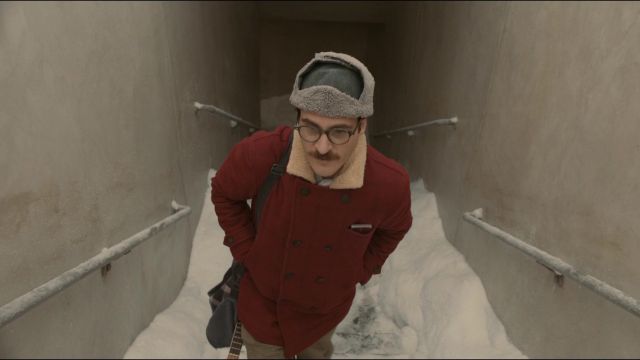 The winter jacket col sherpa of Theodore Twombly (Joaquin Phoenix) in ...