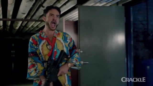 The bathrobe, Sonny Castillo (Ed Westwick) in the serie Snatch S01E03 ...