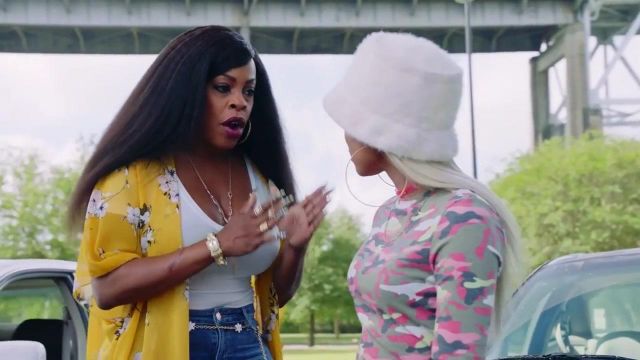 Yellow flower kimono worn by Desna Simms (Niecy Nash) as seen in Claws ...
