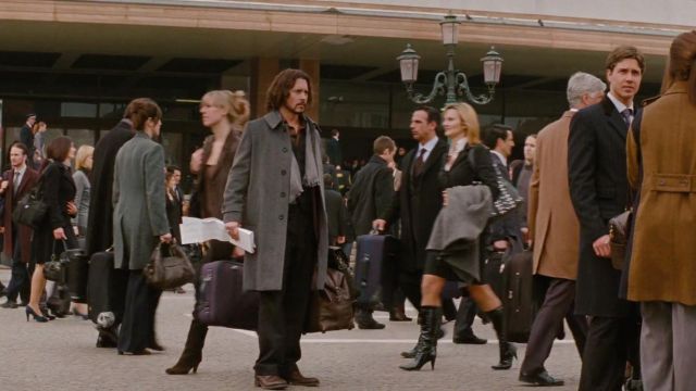 The trench coat grey worn by Frank Tupelo (Johnny Depp) in The Tourist ...