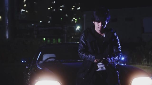 La chaqueta con capucha que lleva Ryuta Yamamura en su video musical ...