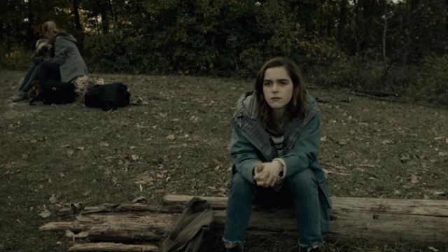 Abrigo usado por Ally Andrews (Kiernan Shipka) como se ve en The ...