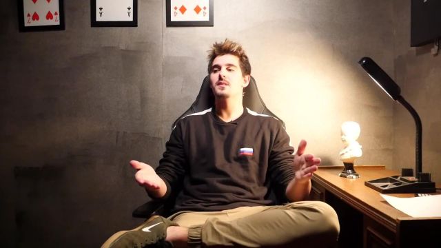 La sudadera usada por Neoxi en el video de YouTube 8 SECONDS TO BE ...