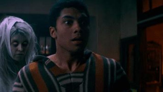 La sudadera estampada de Ambrose Spellman (Chance Perdomo) en Sabrina's ...