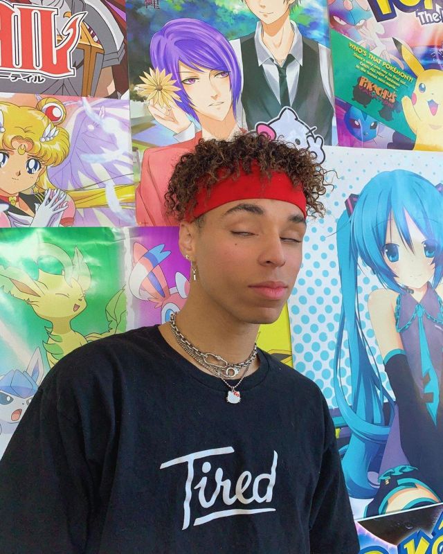 Tired t-shirt worn by Larray on his Instagram account @larray | Spotern