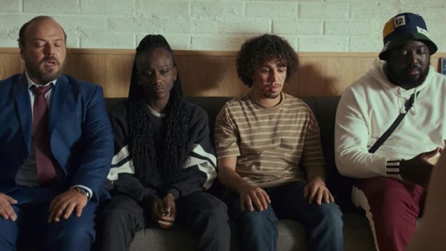 Le t-shirt rayé porté par Archibald Al Mahmoud (Samir Decazza) dans Le ...