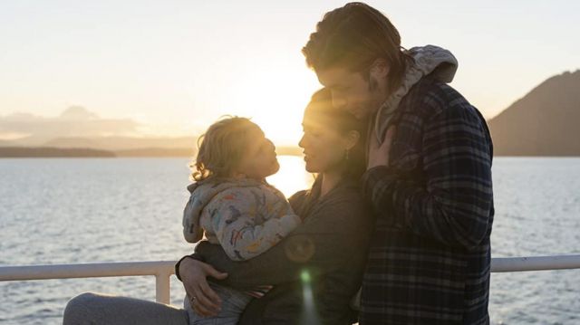 Black jacet worn by Sean (Nick Robinson) as seen in Maid TV series ...