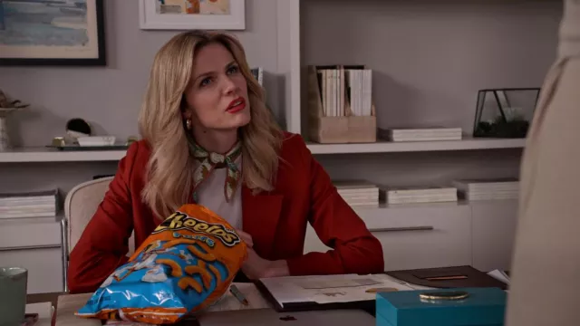 Foulard imprimé porté par Mallory Hanson (Brooklyn Decker) vu dans la ...