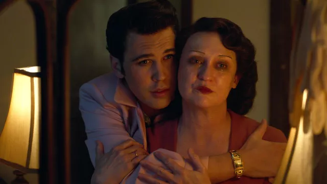 Gold bracelet watch worn by Elvis (Austin Butler) in Elvis movie ...