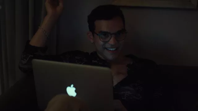 Anteojos usados por Colin (Adam Faison) como se ve en la película ...