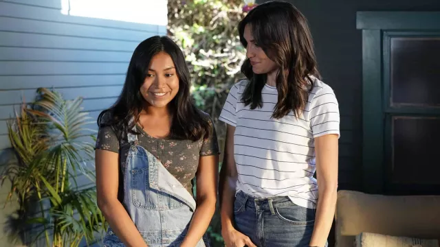 Henley Floral Top in grey worn by Rosa Reyes (Natalia del Riego) as ...