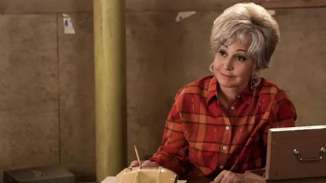 Red plaid shirt worn by Meemaw (Annie Potts) as seen in Young Sheldon ...