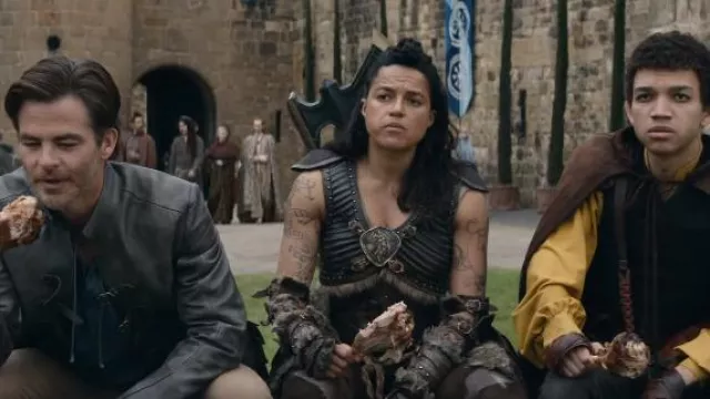 Muñeca de cuero usada por Holga (Michelle Rodriguez) como se ve en ...