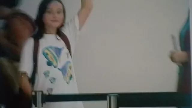 White T-shirt with fish print worn by Sophie (Frankie Corio) in ...