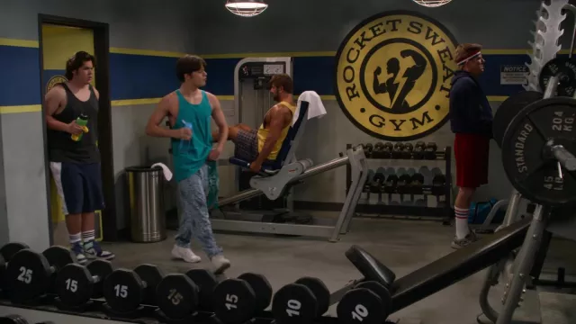 Camiseta sin mangas azul turquesa usada por Jay Kelso (Mace Coronel ...