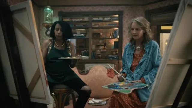 Blue shirt worn while she is painting by Rainey (Helen Hunt) as seen in ...