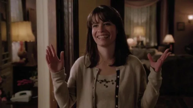 Cardigan and tank top set worn by Piper Halliwell (Holly Marie Combs ...